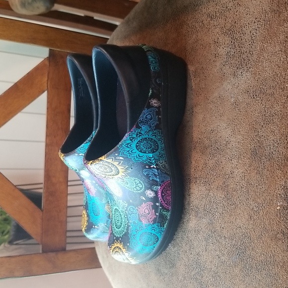 CROCS | Shoes | Womens Crocs Neria Pro 2 Clogs Blackmulti Floral Size 6 ...